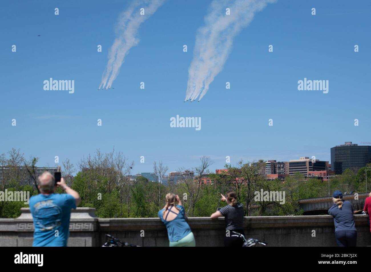 Fighter jet flyover washington dc hi-res stock photography and images ...