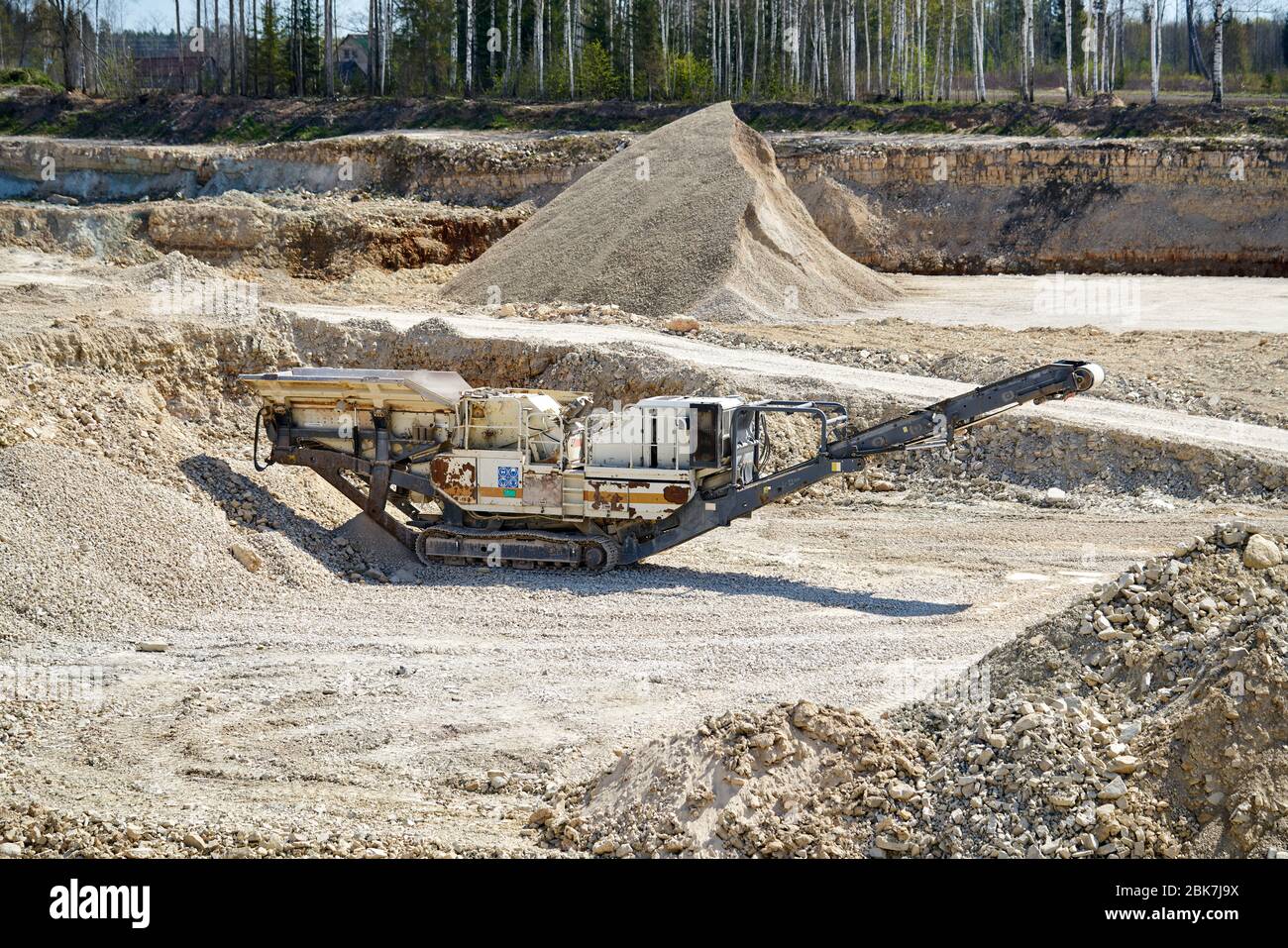 Mechanical machine, conveyor belt for transporting and crushing stone ...