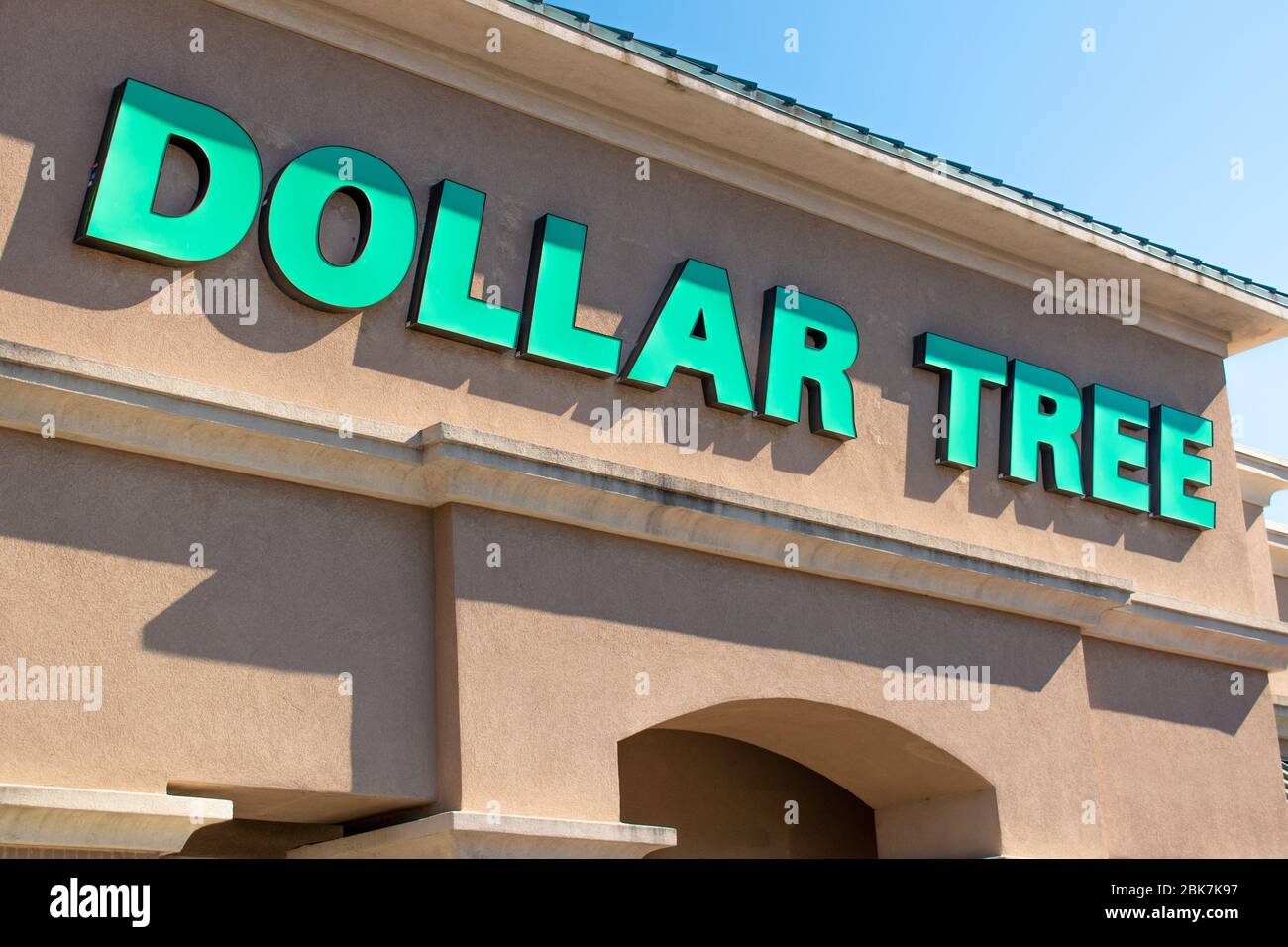 Dollar tree logo hi-res stock photography and images - Alamy