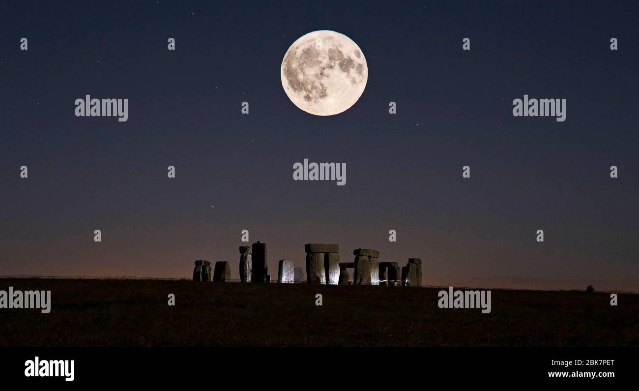 Double exposure image of the Harvest full moon over Stonehenge Stock ...