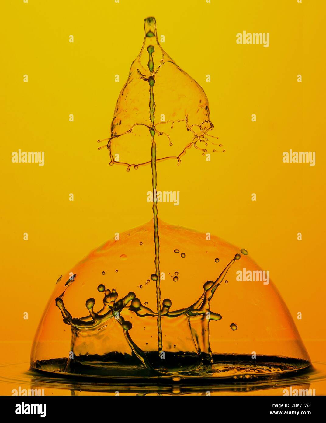 Water drop collision hi-res stock photography and images - Alamy