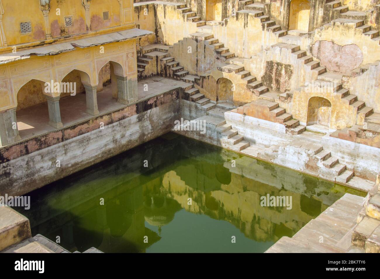 Step well jaipur hi-res stock photography and images - Alamy