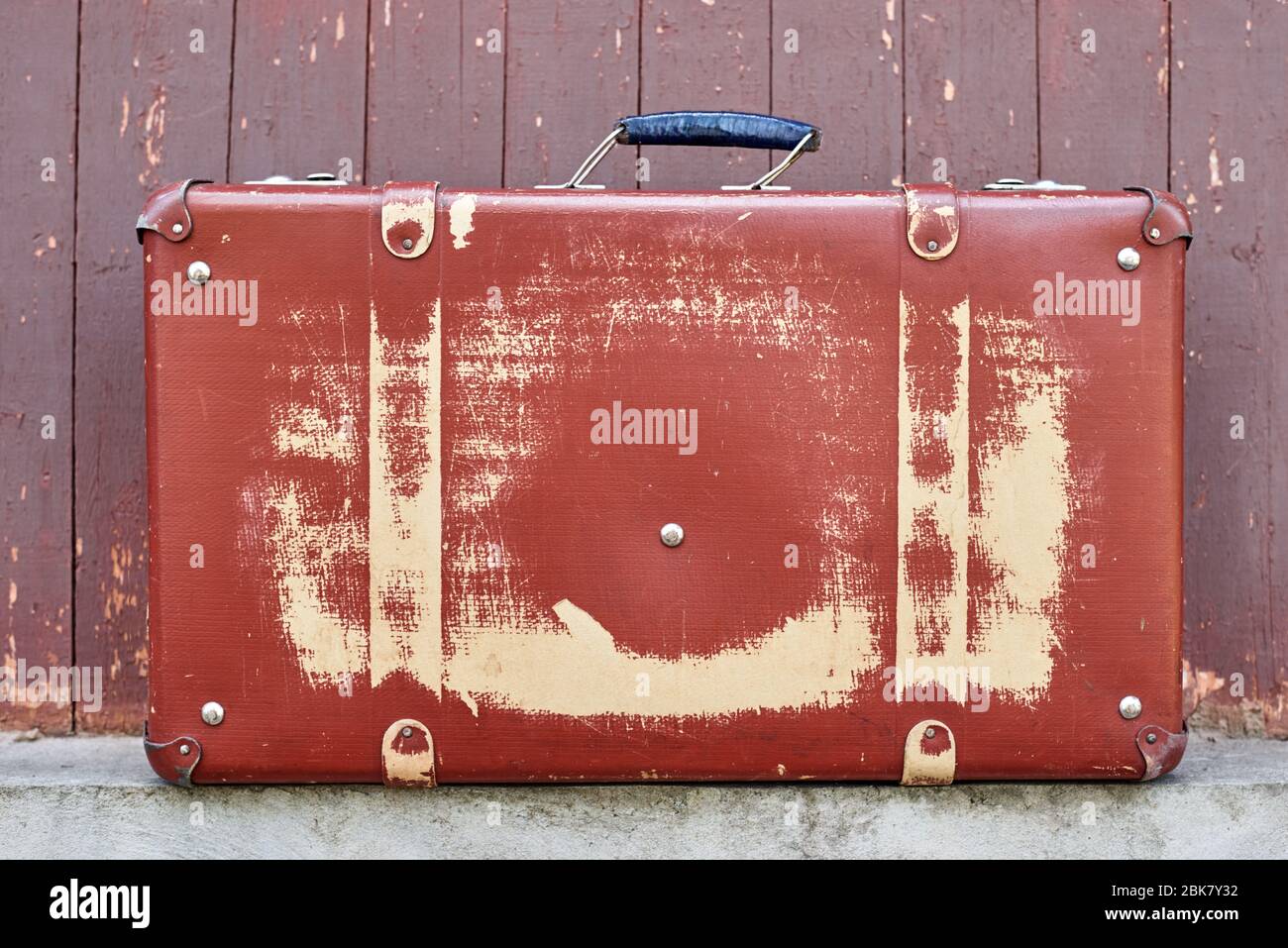 Vintage retro red suitcase, close up. Old case Stock Photo - Alamy