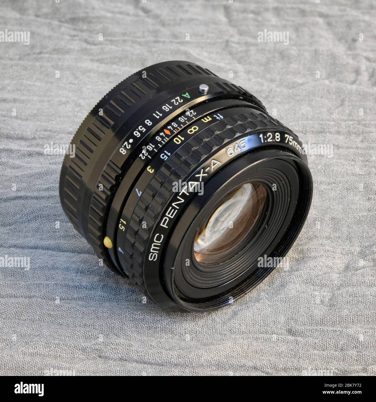 75mm lens hi-res stock photography and images - Alamy