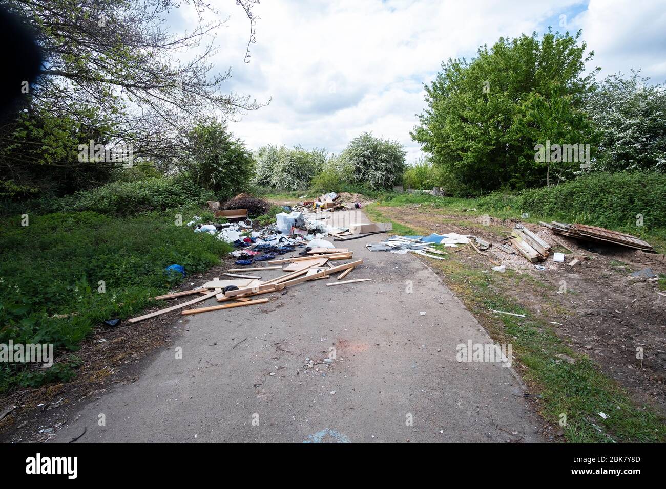 Country lane blocked hi-res stock photography and images - Alamy