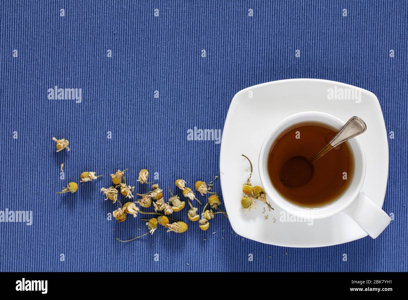 Fresh camomile tea Stock Photo - Alamy