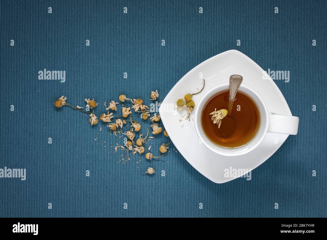 Fresh camomile tea Stock Photo - Alamy