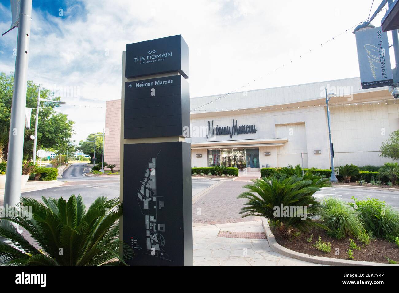 A Neiman Marcus Store During the 2020 Pandemic Stock Photo - Alamy