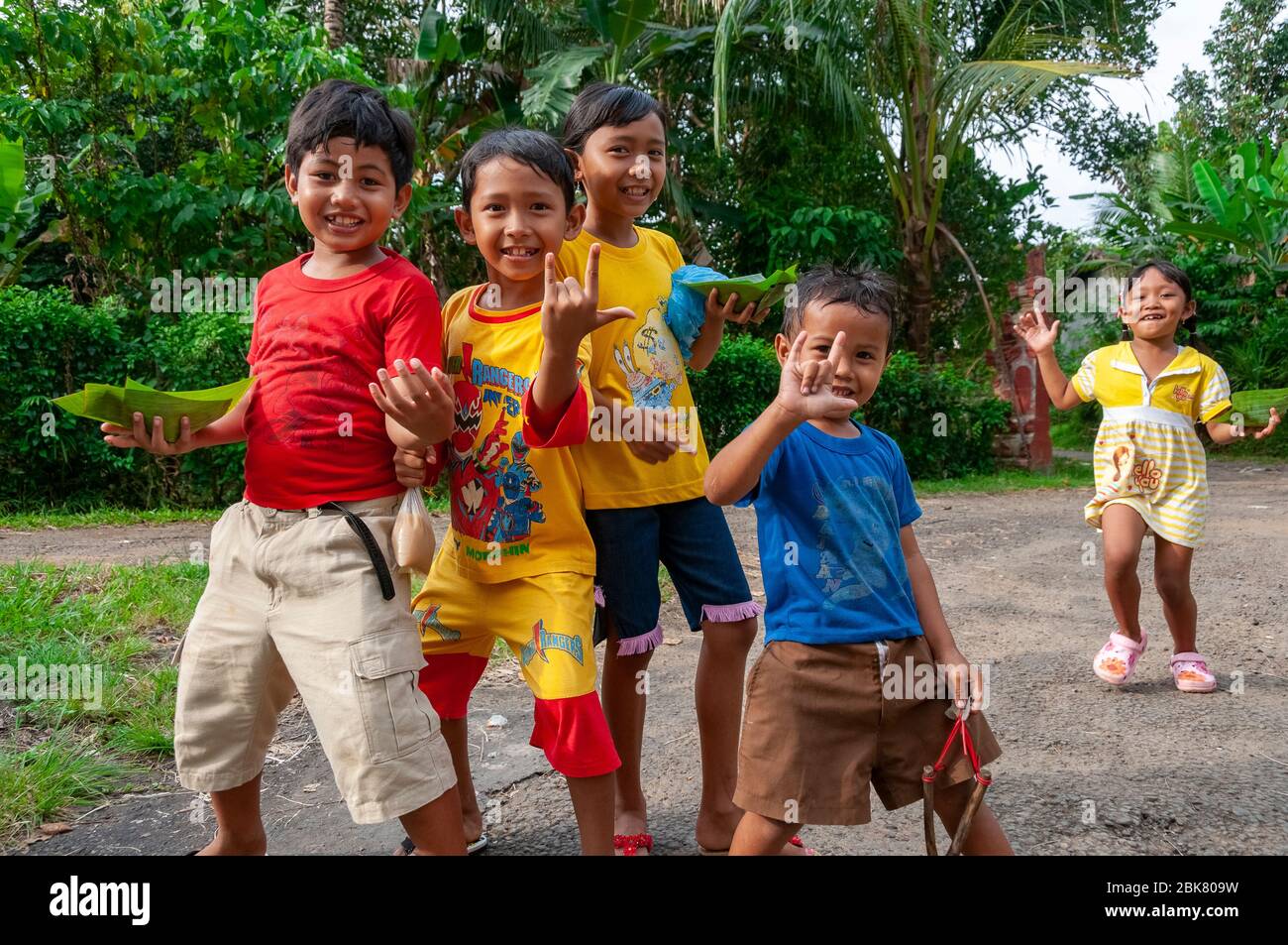 Balinese children smiling hi-res stock photography and images - Alamy
