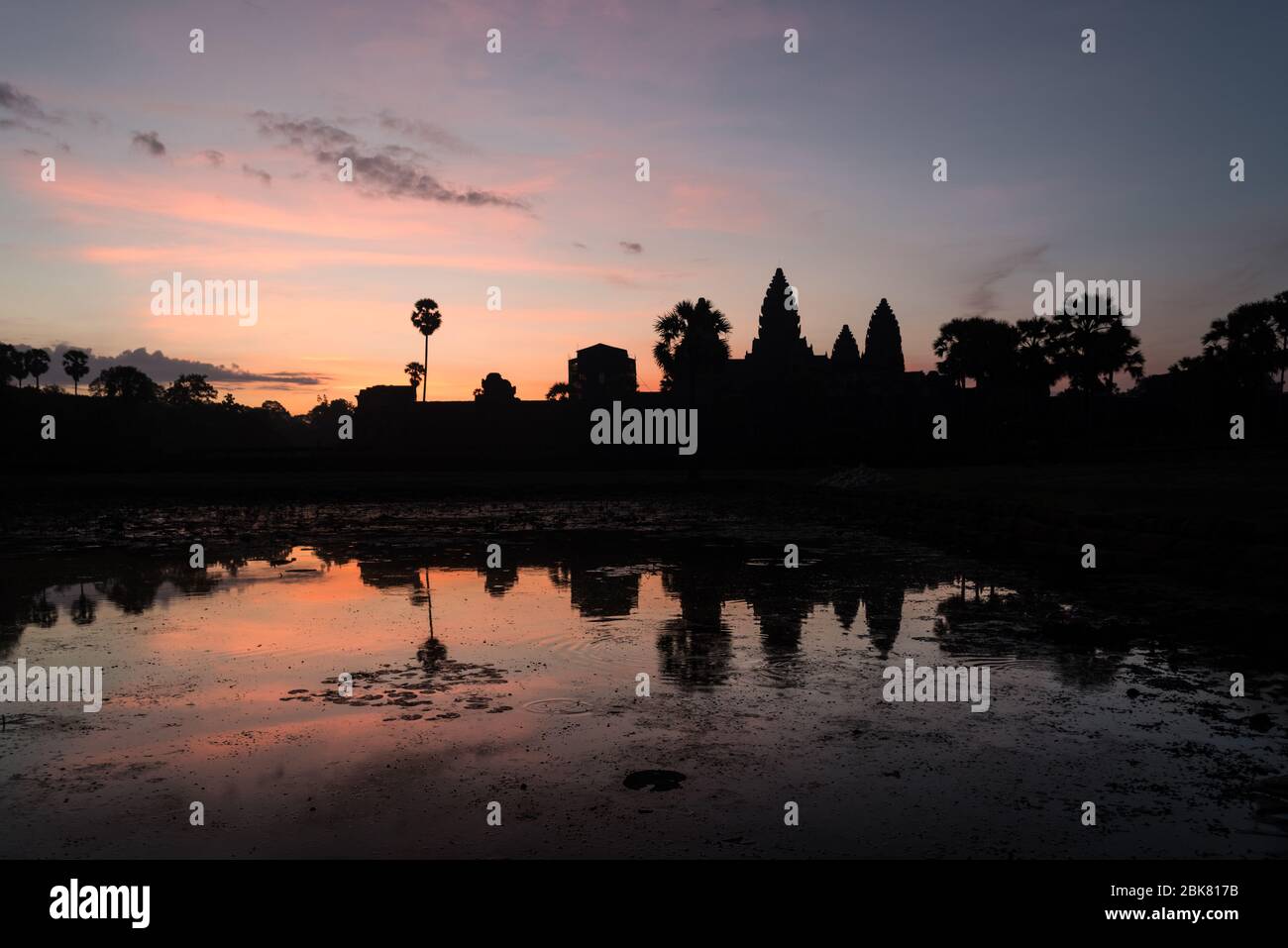 Angkor wat temple and colour hi-res stock photography and images - Alamy