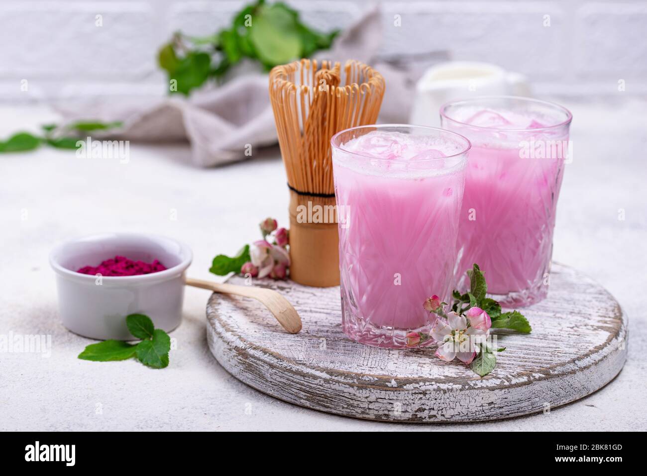 Ice red velvet latte hi-res stock photography and images - Alamy