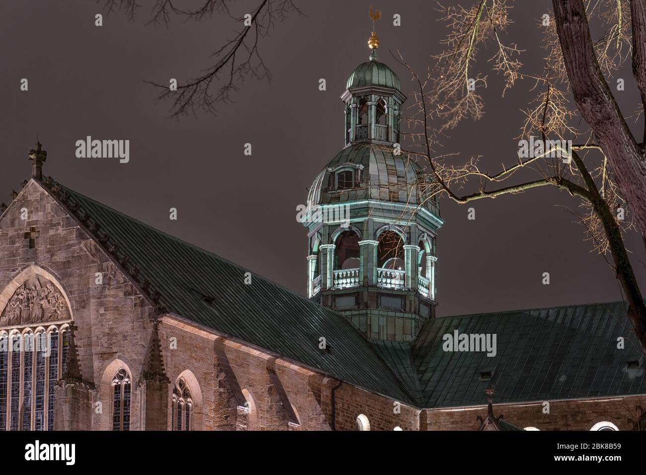 Cathedral front view night light hi-res stock photography and images ...