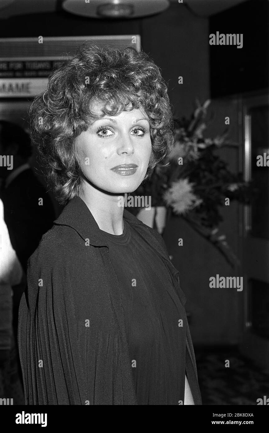 Actress joanna lumley hi-res stock photography and images - Alamy