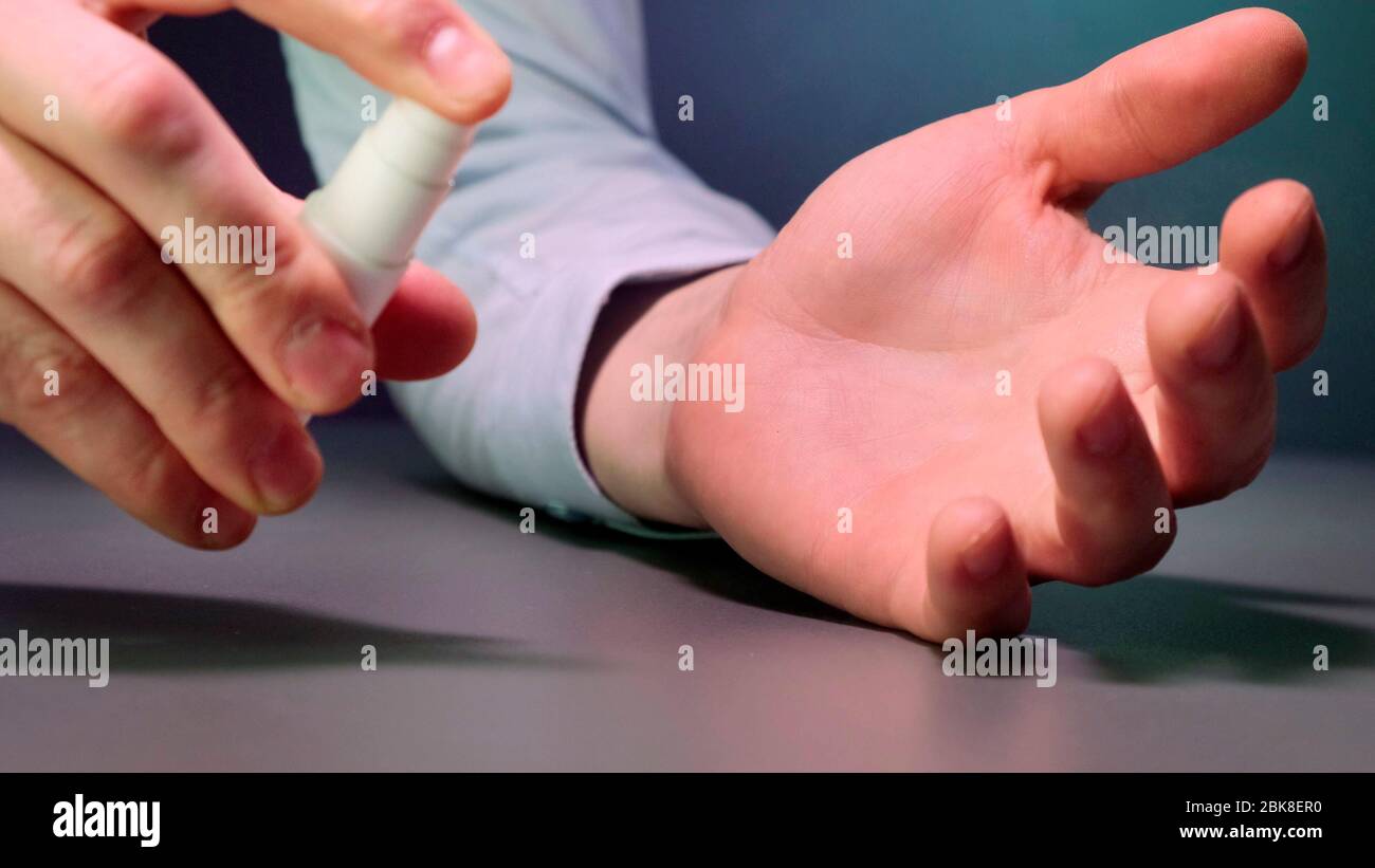 Hand sanitizer dispenser hi-res stock photography and images - Alamy