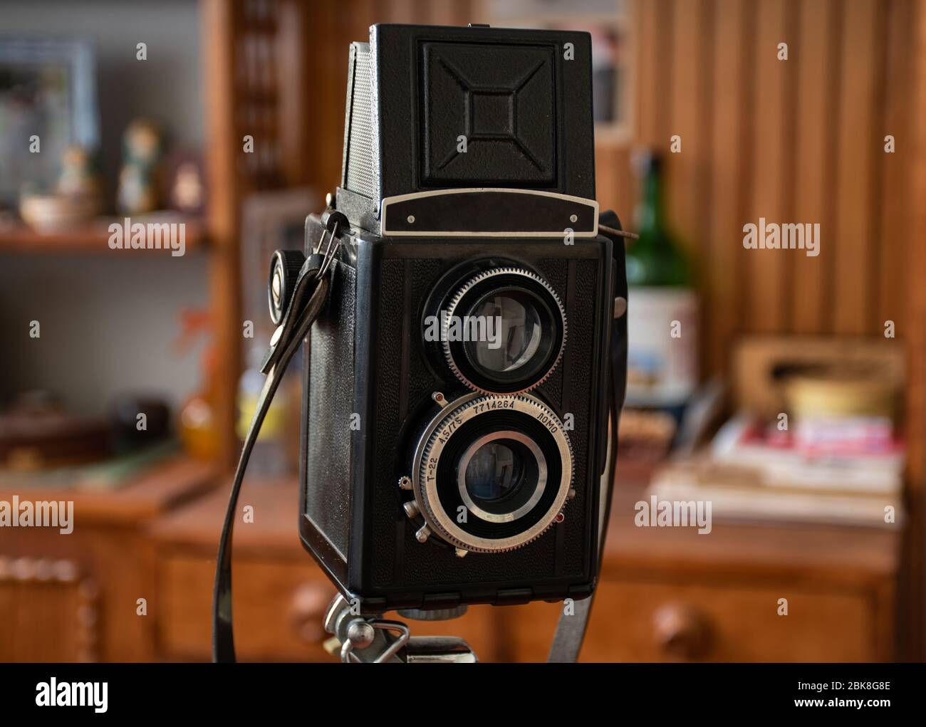 very old but in good condition twin-lens reflex antique vintage camera ...