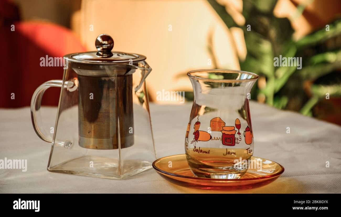Empty teapot hi-res stock photography and images - Alamy