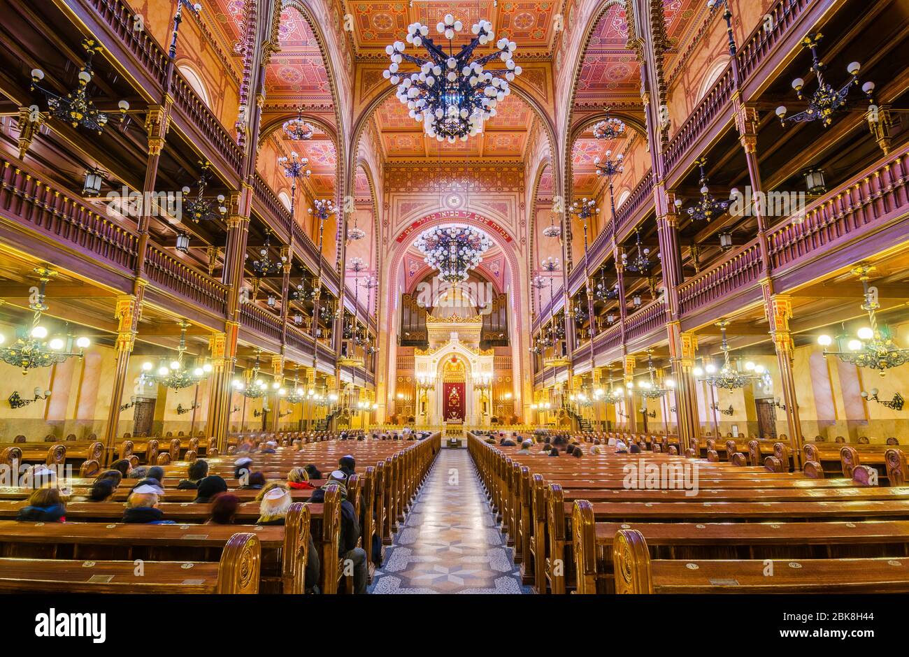 Orthodox synagogue budapest hi-res stock photography and images - Alamy