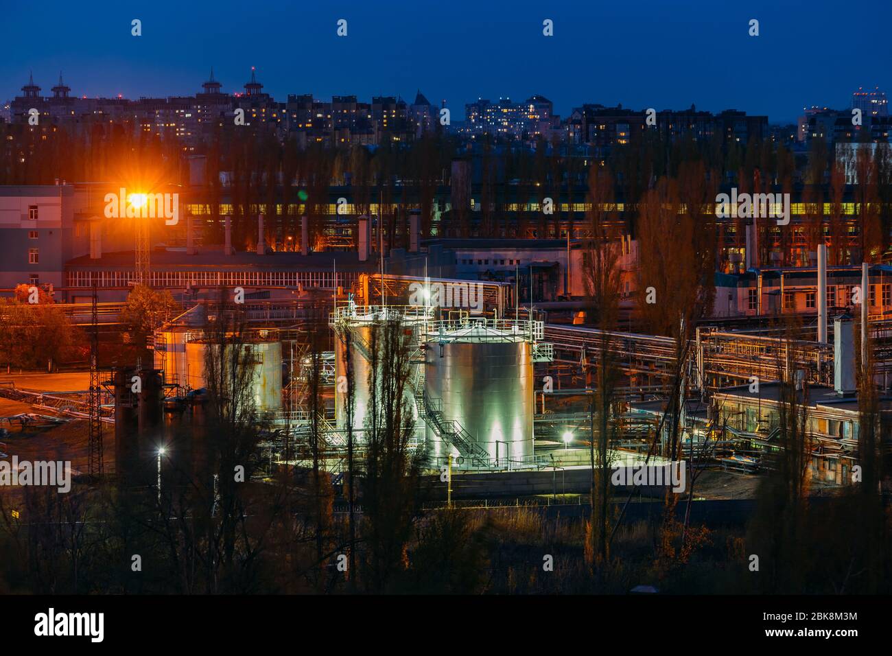 Night storage tank hi-res stock photography and images - Alamy