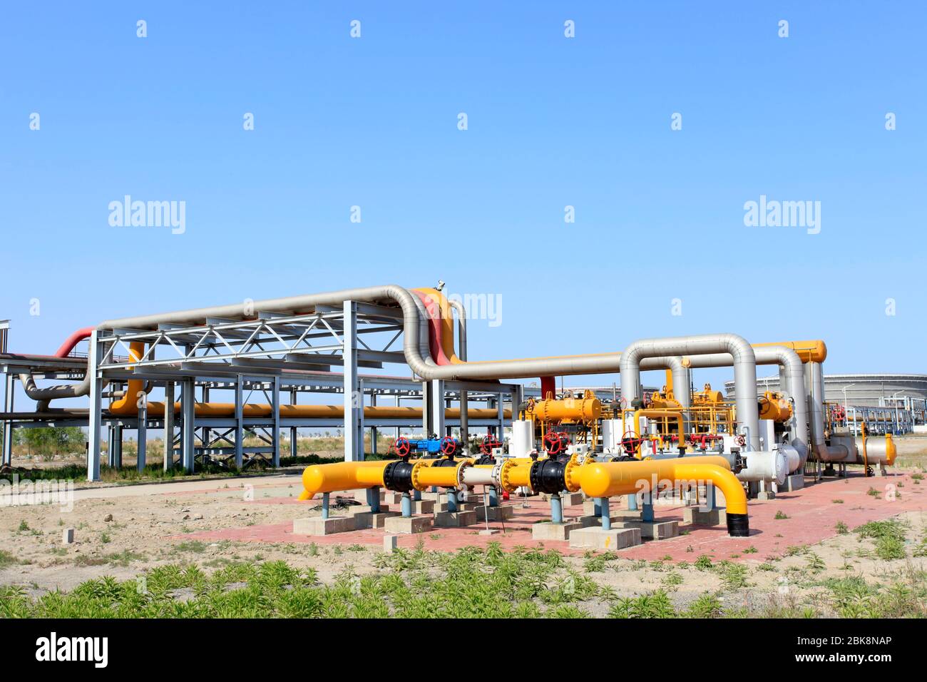 Oil field scene, oilfield equipment at work Stock Photo - Alamy
