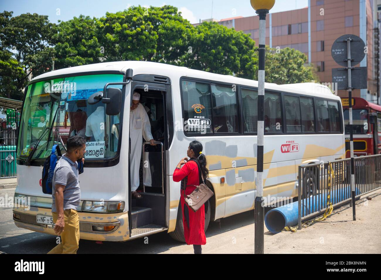Bus in sri lanka hi-res stock photography and images - Alamy