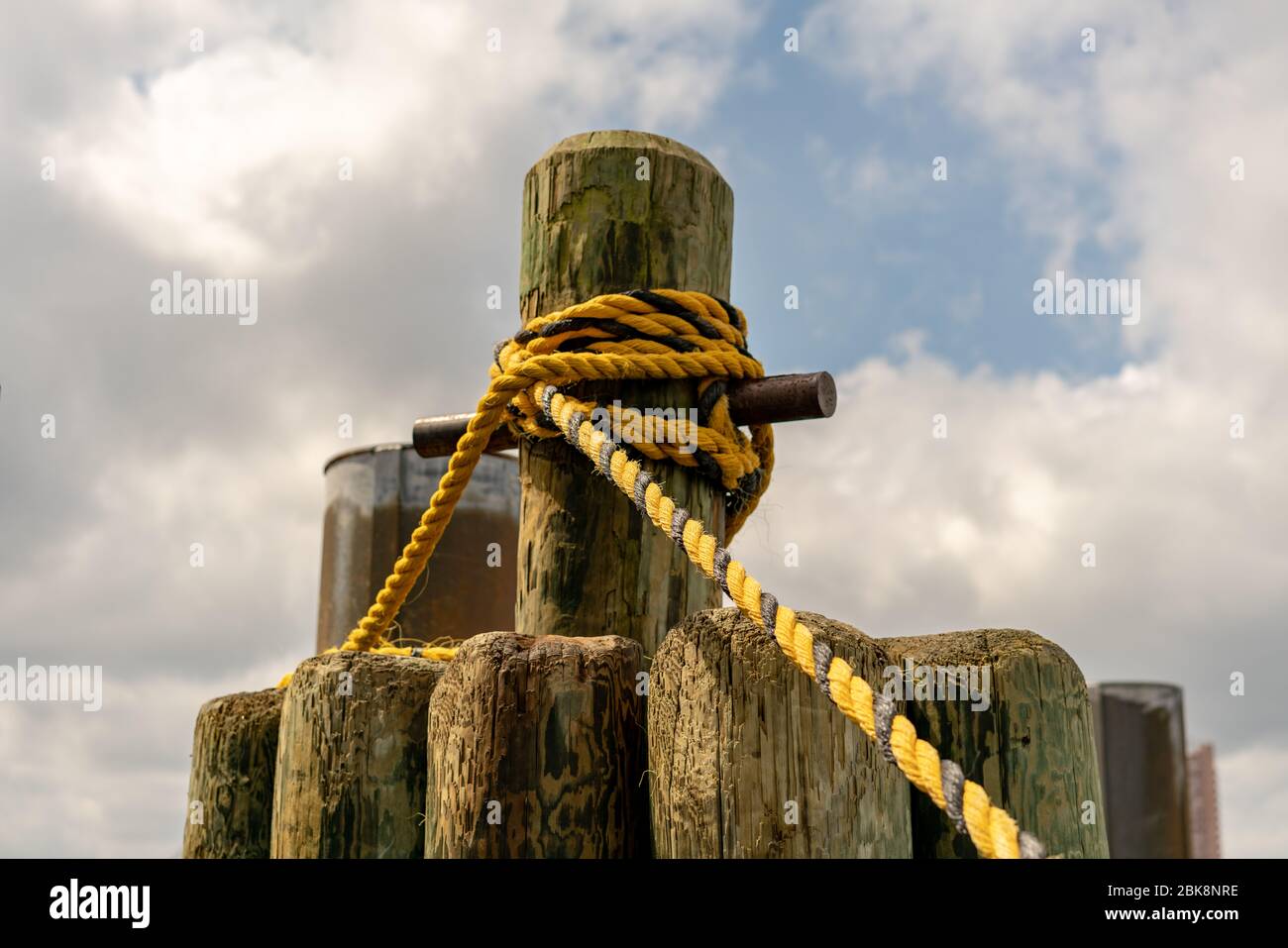 Piling with marine rope tied off on a dock Stock Photo - Alamy