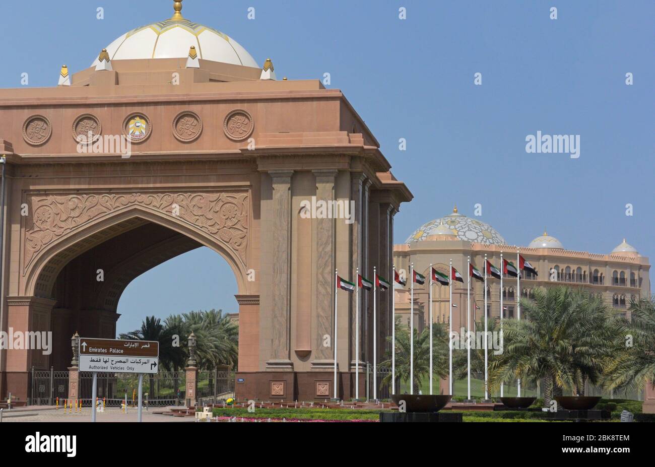 Archway gate entrance to the Emirates Palace hotel, Abu Dhabi UAE Stock ...