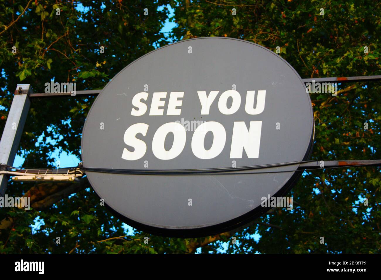 Come Back Later Sign High Resolution Stock Photography and Images - Alamy