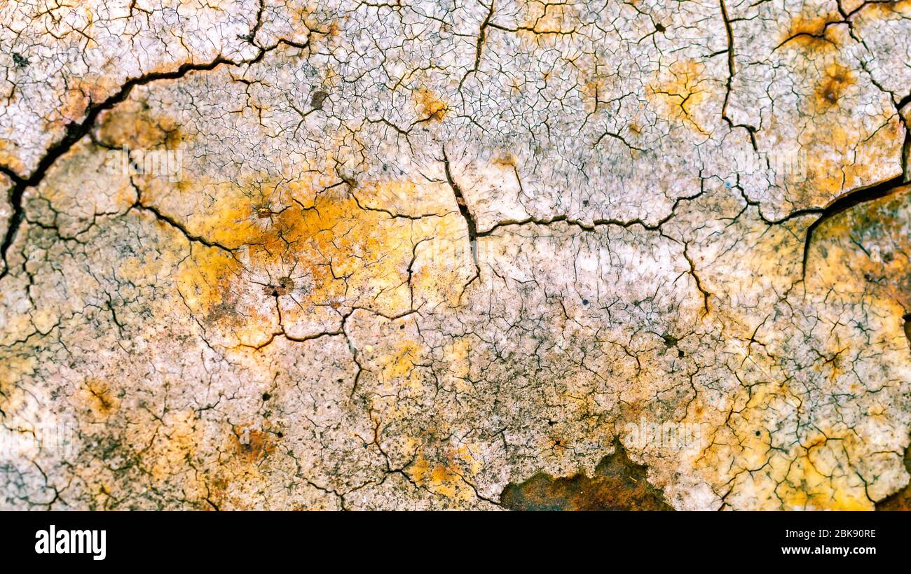 Texture of cracked and rusty metal surface Stock Photo - Alamy