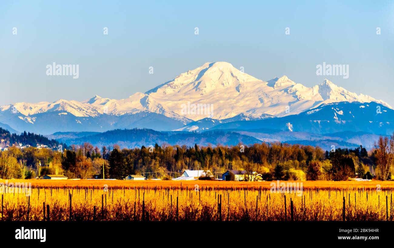 Mountains near mount baker hi-res stock photography and images - Alamy