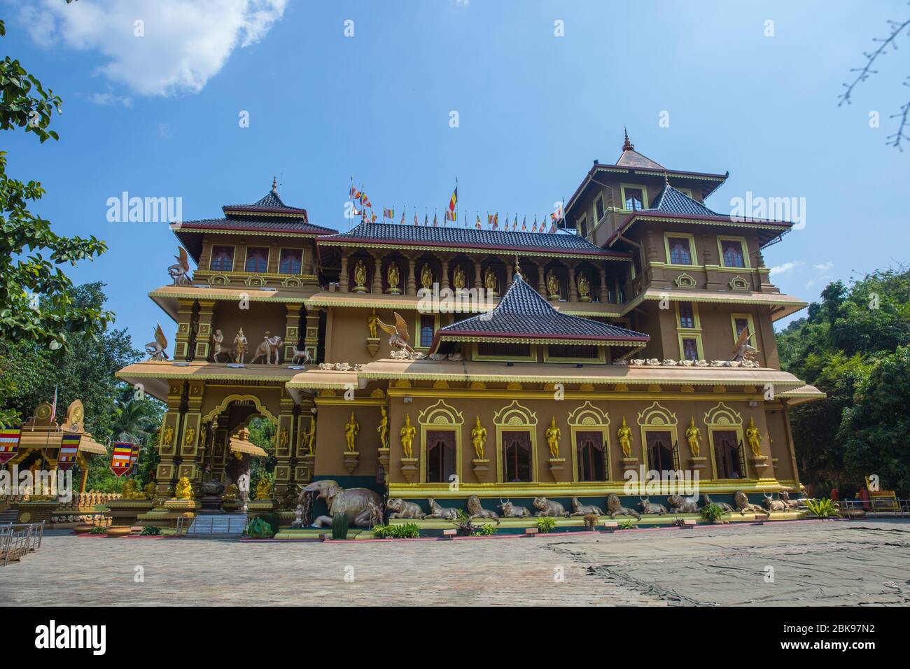 Mahamevnawa Buddhist Monastery, Polgahawela, Sri Lanka Stock Photo - Alamy