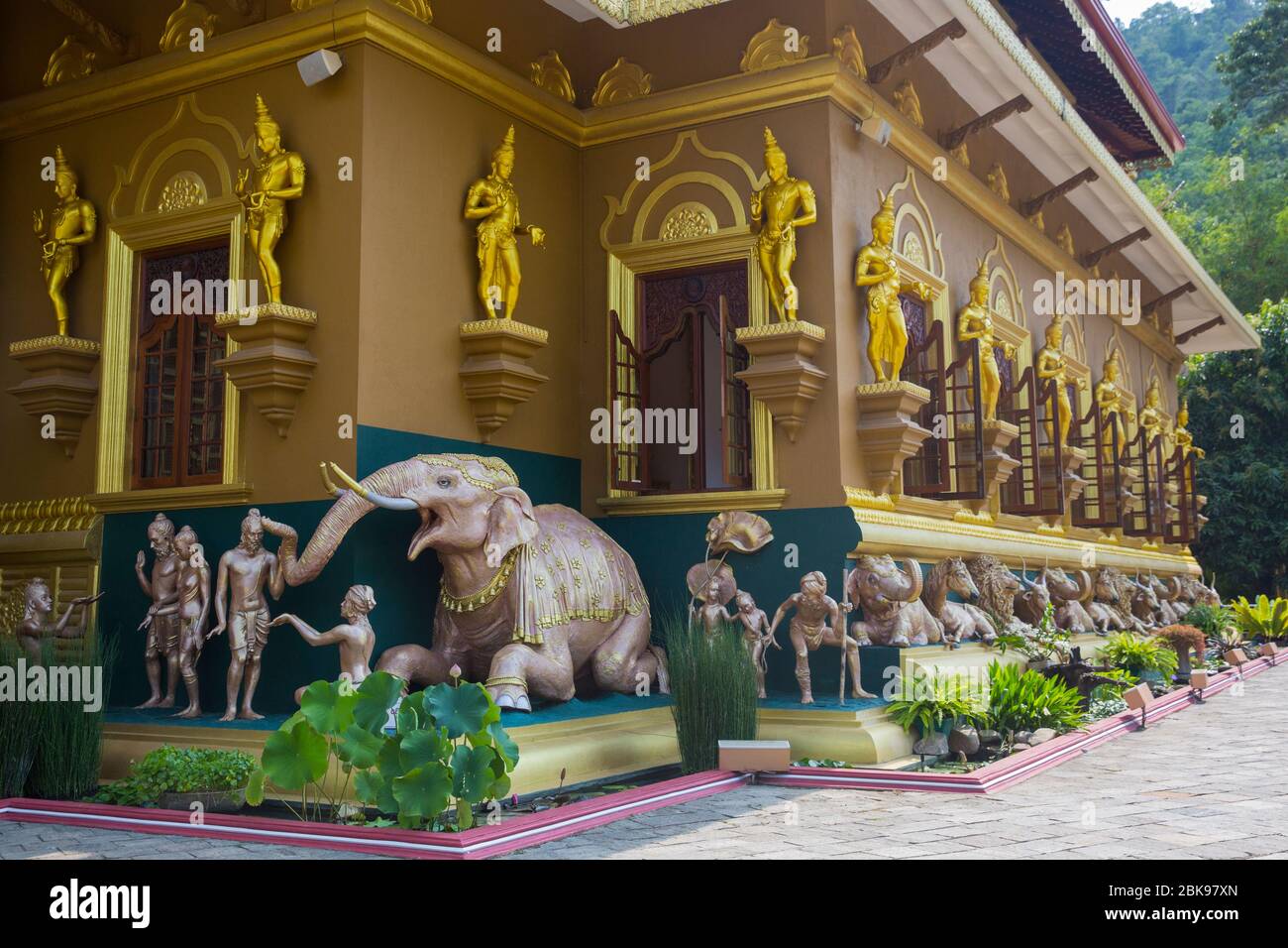 Mahamevnawa Buddhist Monastery, Polgahawela, Sri Lanka Stock Photo - Alamy
