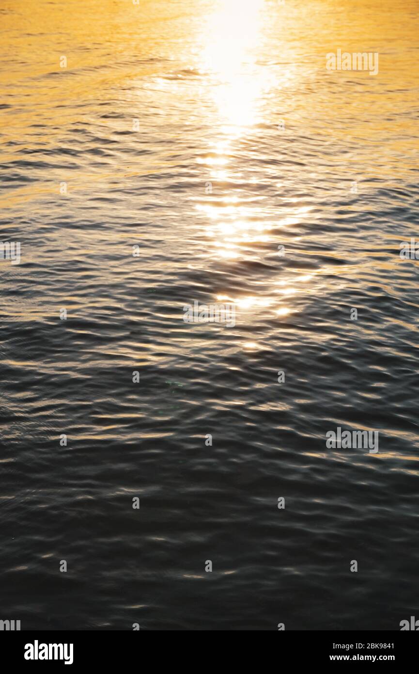 Wave ocean sunrise reflect hi-res stock photography and images - Alamy