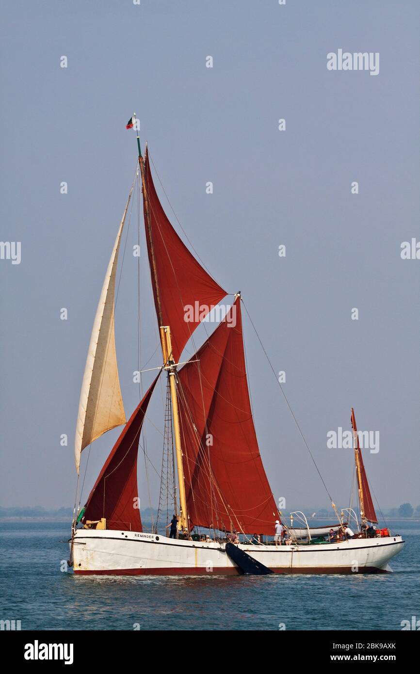 The Thames sailing barge Reminder in full sail Stock Photo - Alamy