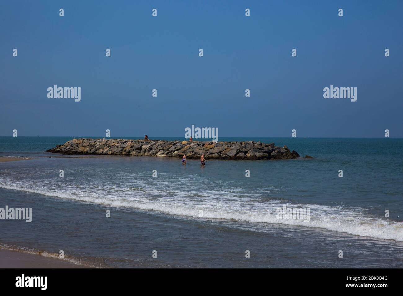 Negombo beach catamaran sail boat sea hi-res stock photography and ...