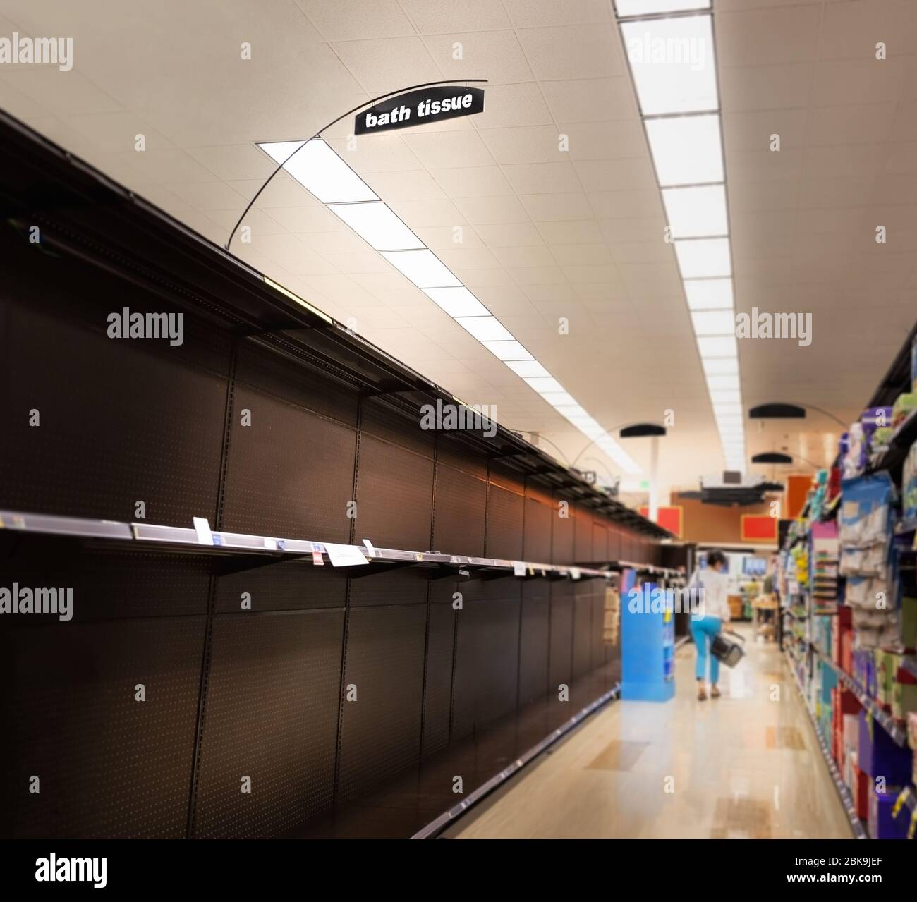 Empty toilet paper aisle hi-res stock photography and images - Alamy
