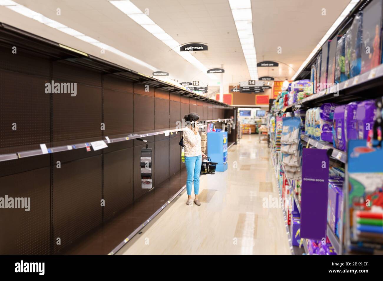 Empty toilet paper aisle hi-res stock photography and images - Alamy