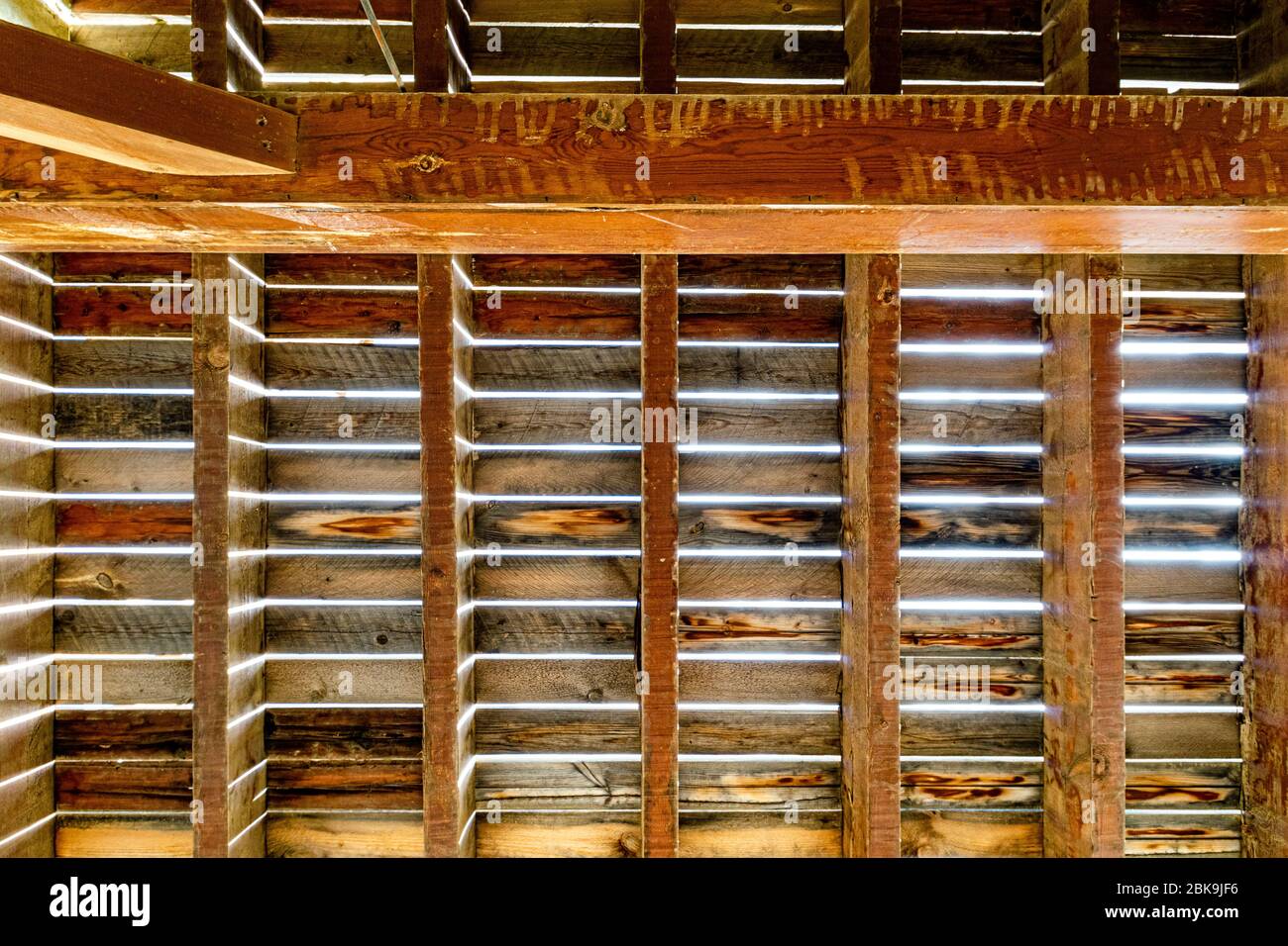 Wood beam support hi-res stock photography and images - Alamy