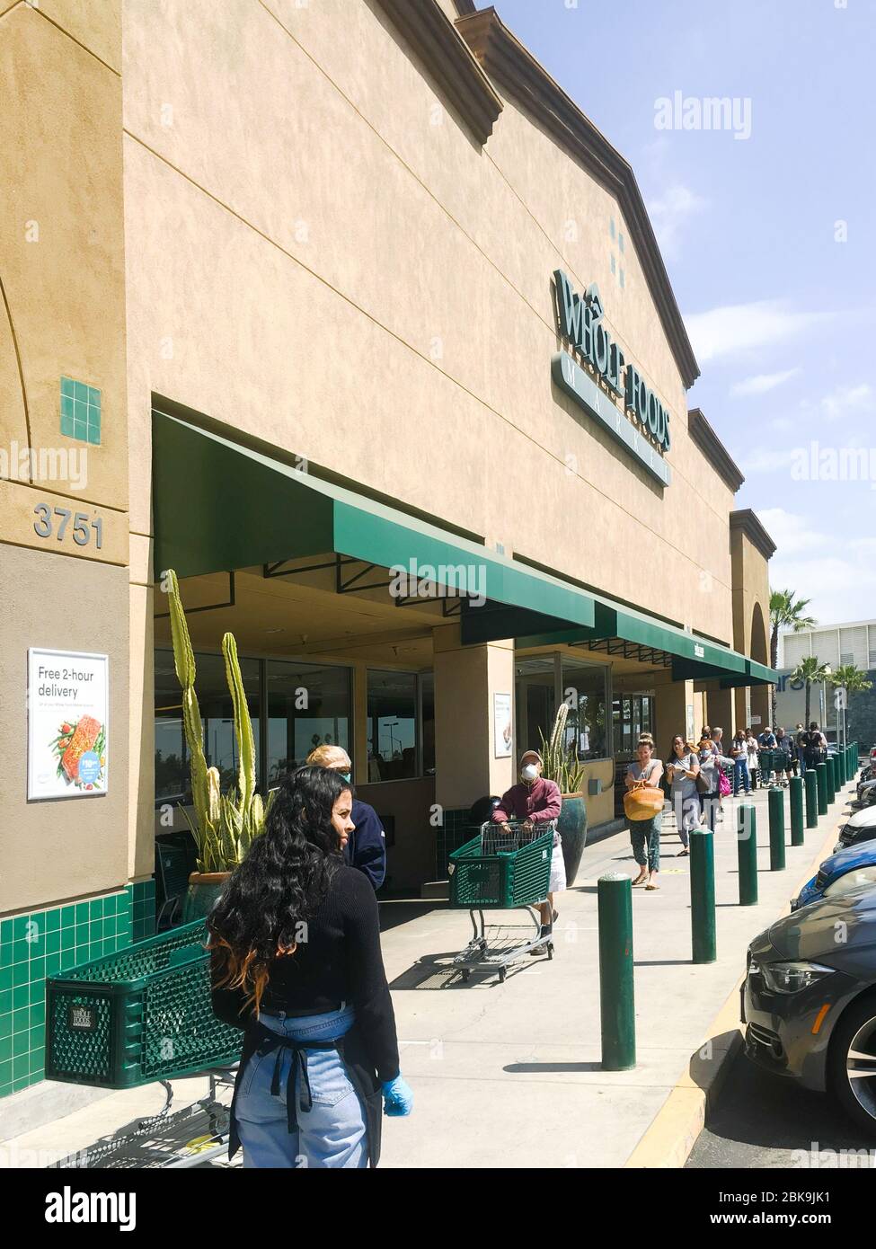 Long lines customers standing in hi-res stock photography and images ...