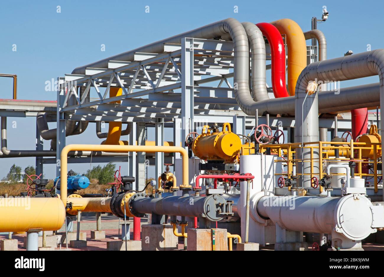 Oil field scene, oil pipelines and facilities Stock Photo - Alamy