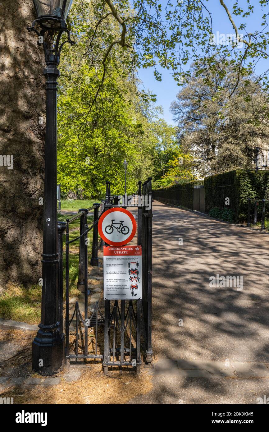 Pathway signage hi-res stock photography and images - Alamy