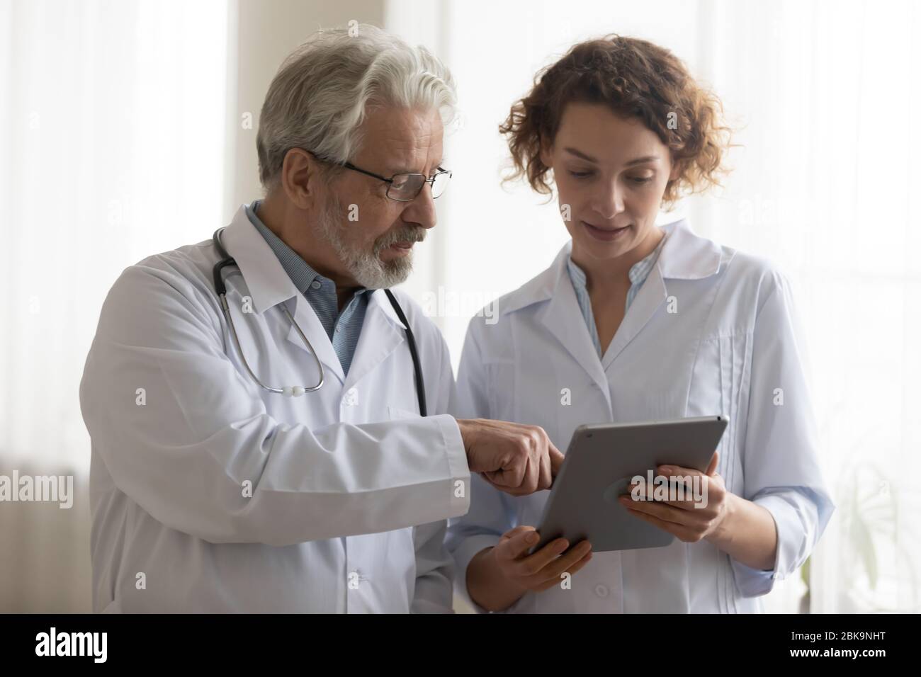 Digital conversation hi-res stock photography and images - Alamy