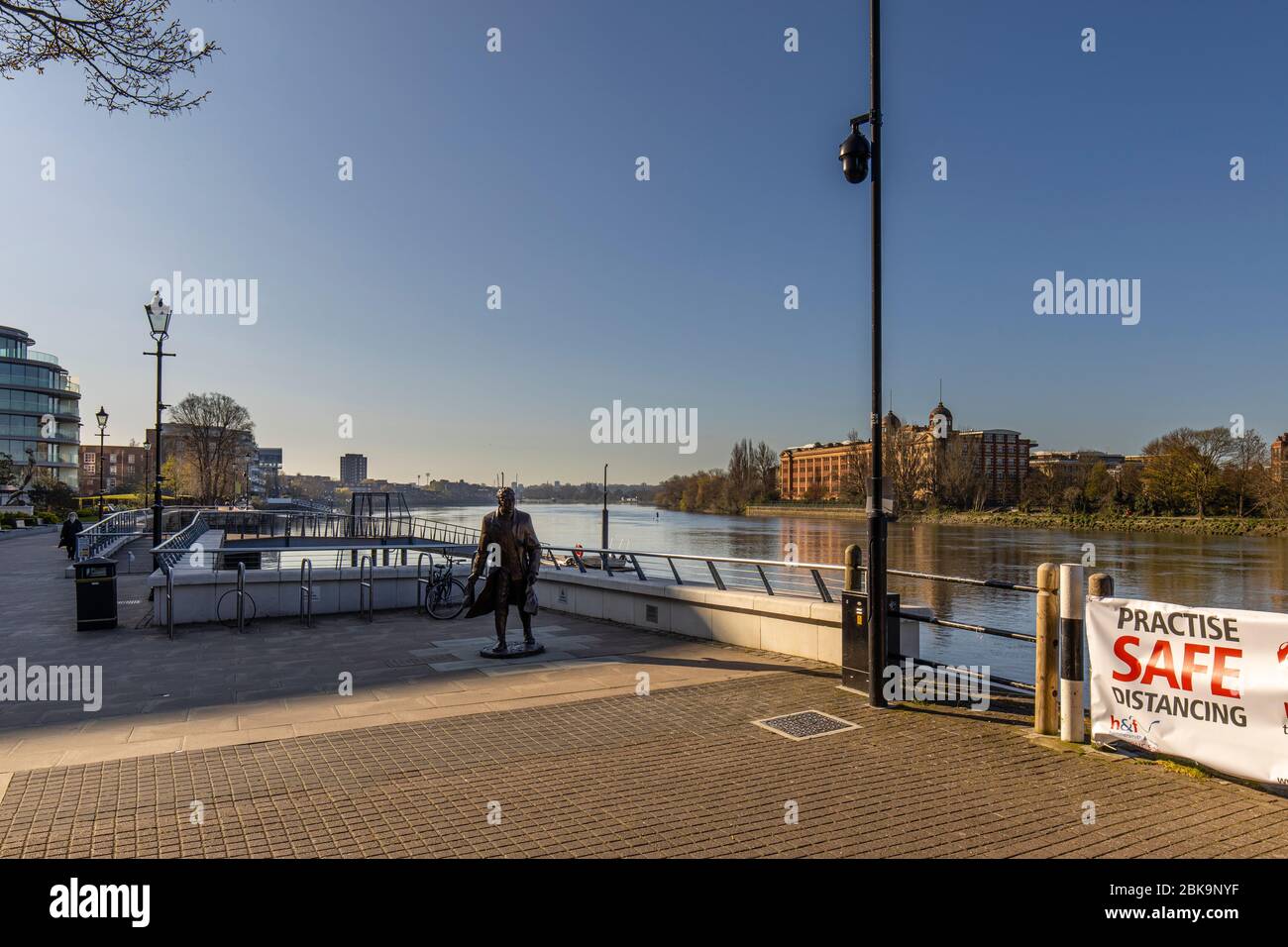 Lockdown London: signage erected by the london borough of hammersmith ...