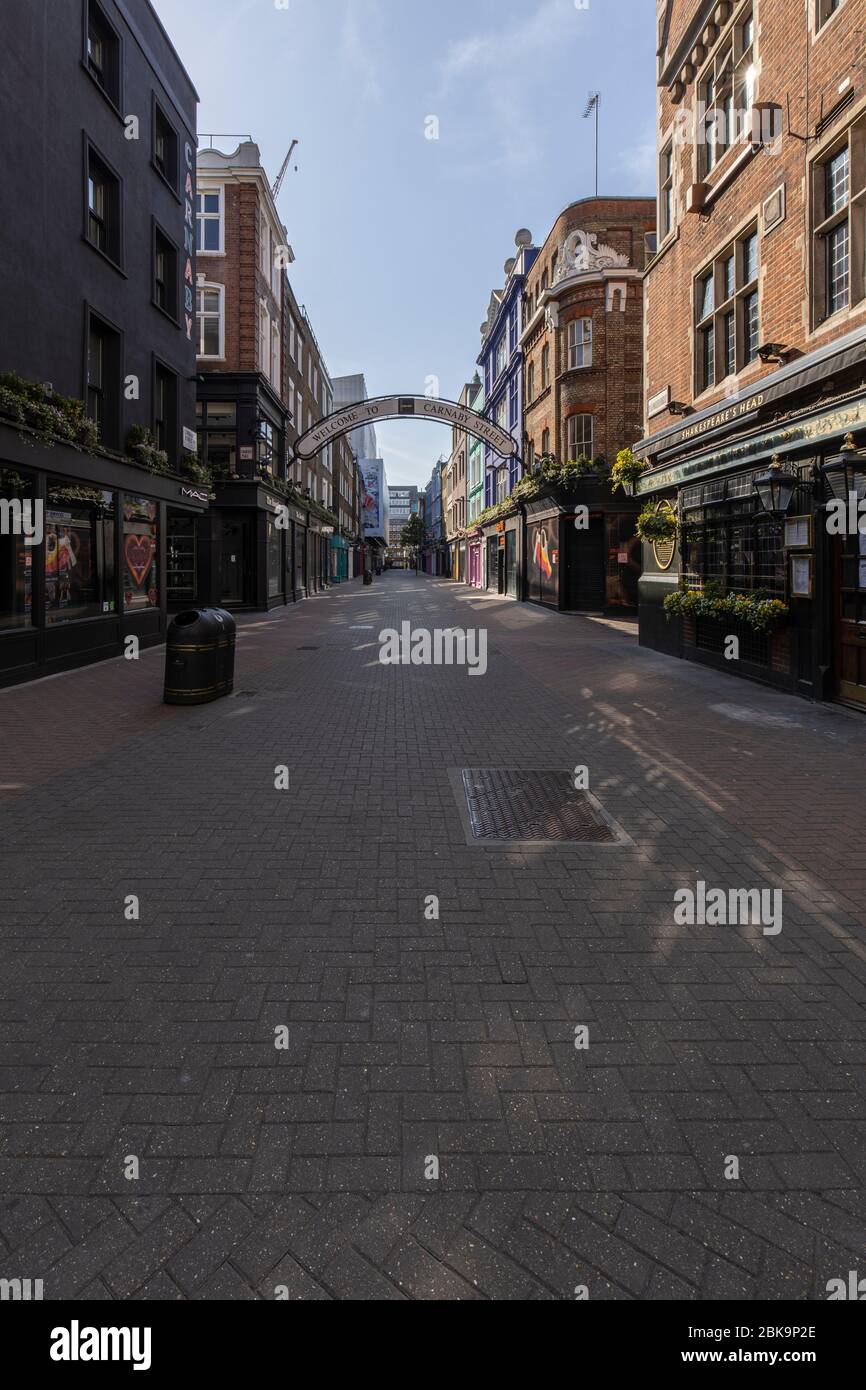 Empty tourist street london hi-res stock photography and images - Alamy