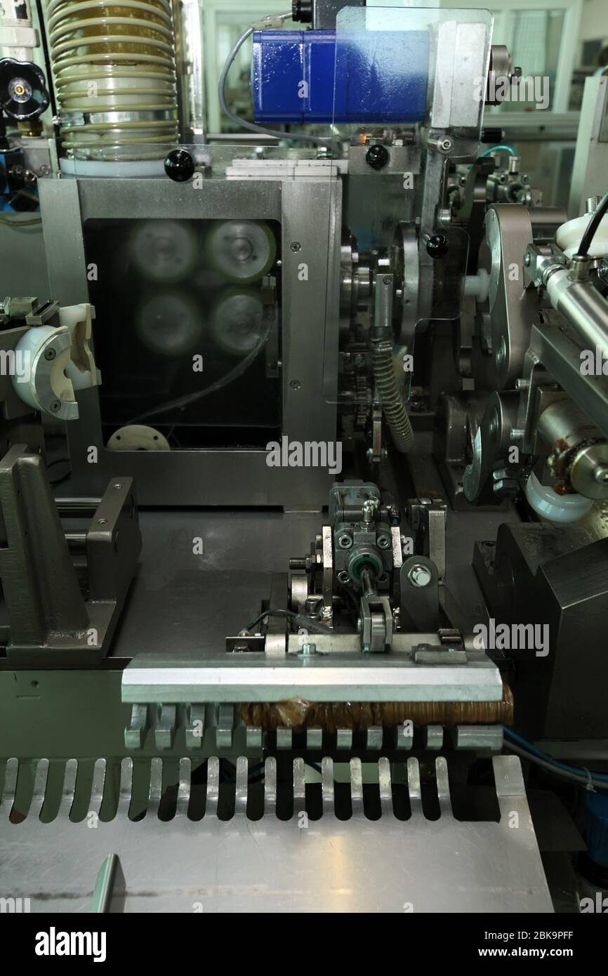 Manufacture of a natural shell for sausage. Collagen shell for sausages ...