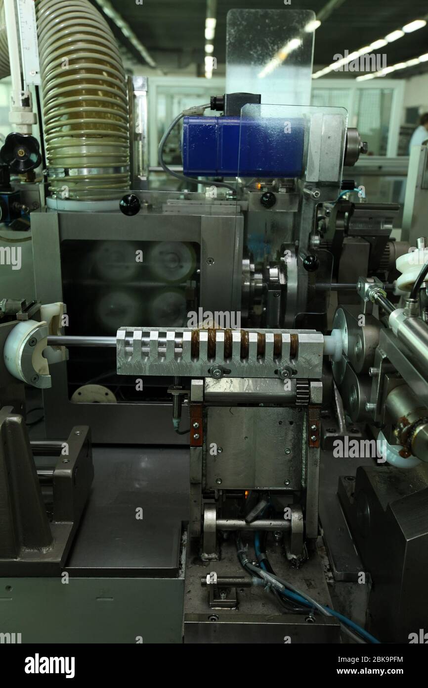 Manufacture of a natural shell for sausage. Collagen shell for sausages ...