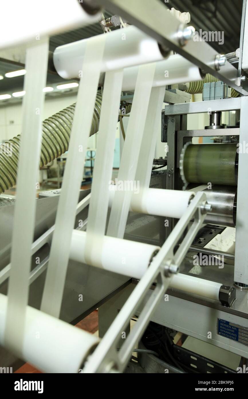 Manufacture of a natural shell for sausage. Collagen shell for sausages ...