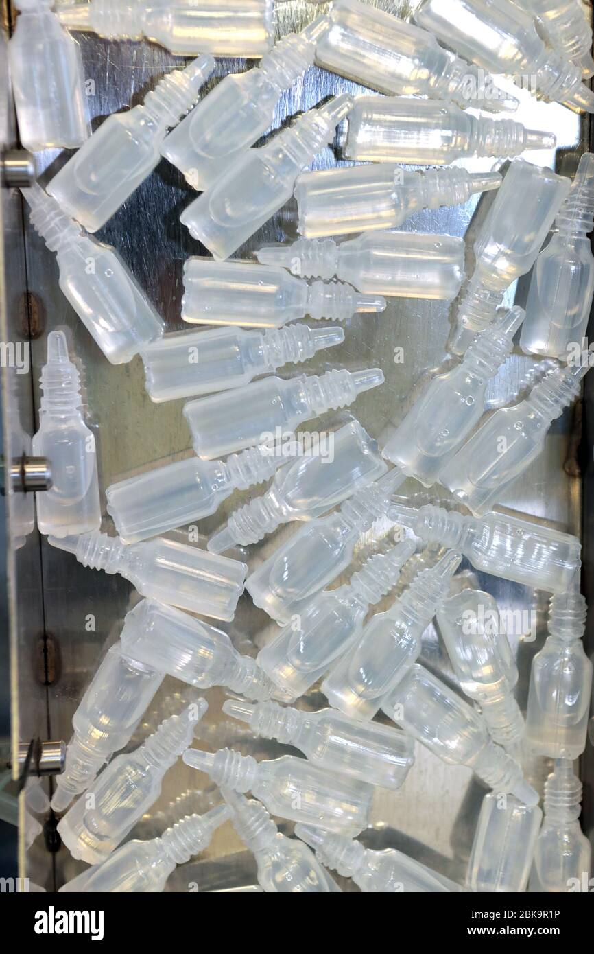Automatic tape to create packaging and filling of medicines. Ampoule ...