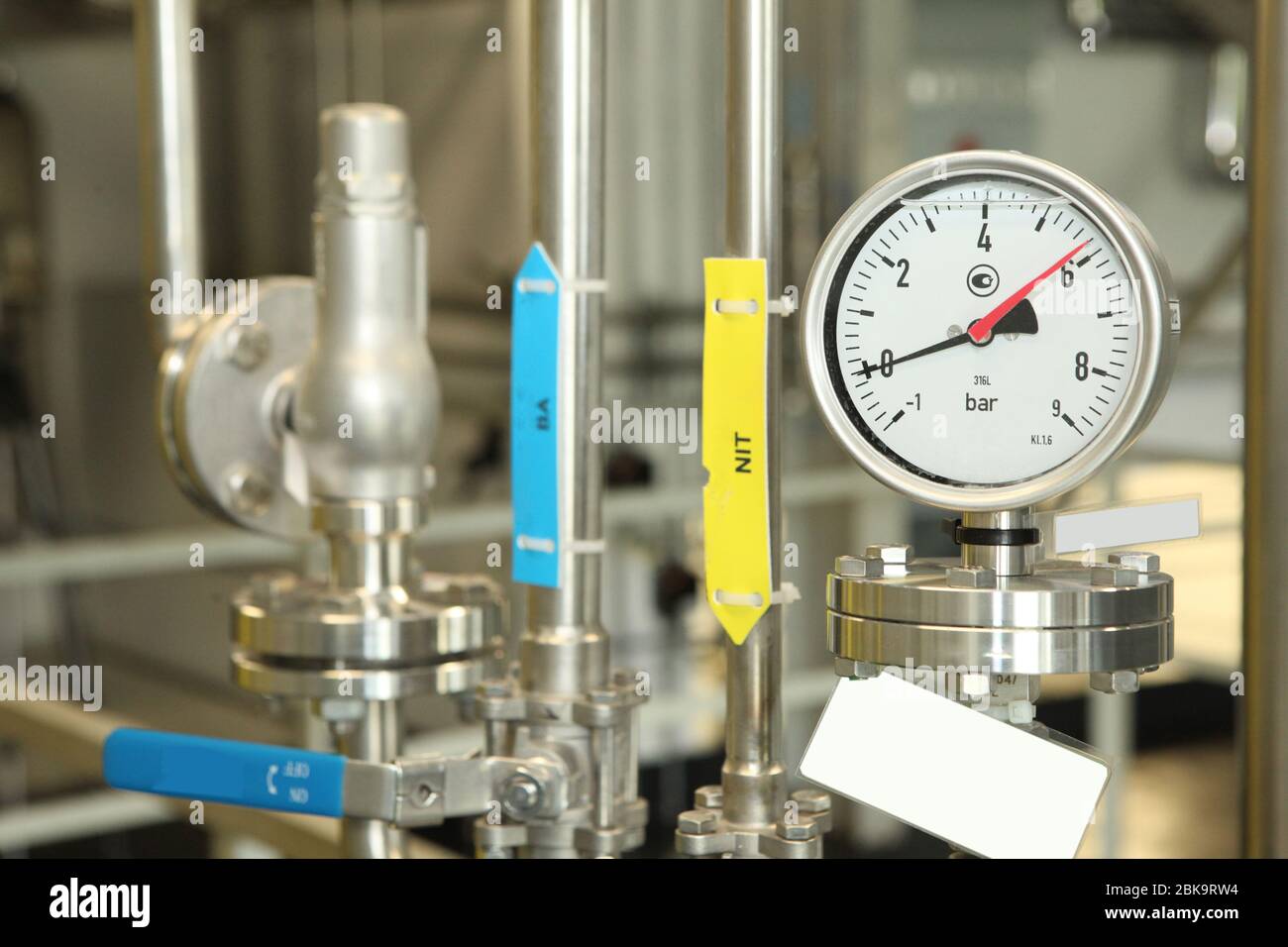 Industrial scale reactor hi-res stock photography and images - Alamy