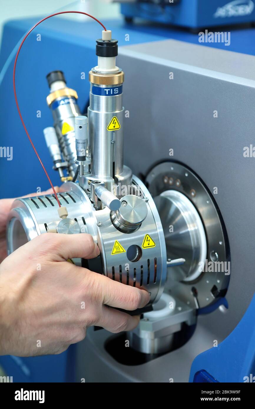 Accelerator mass spectrometer hi-res stock photography and images - Alamy
