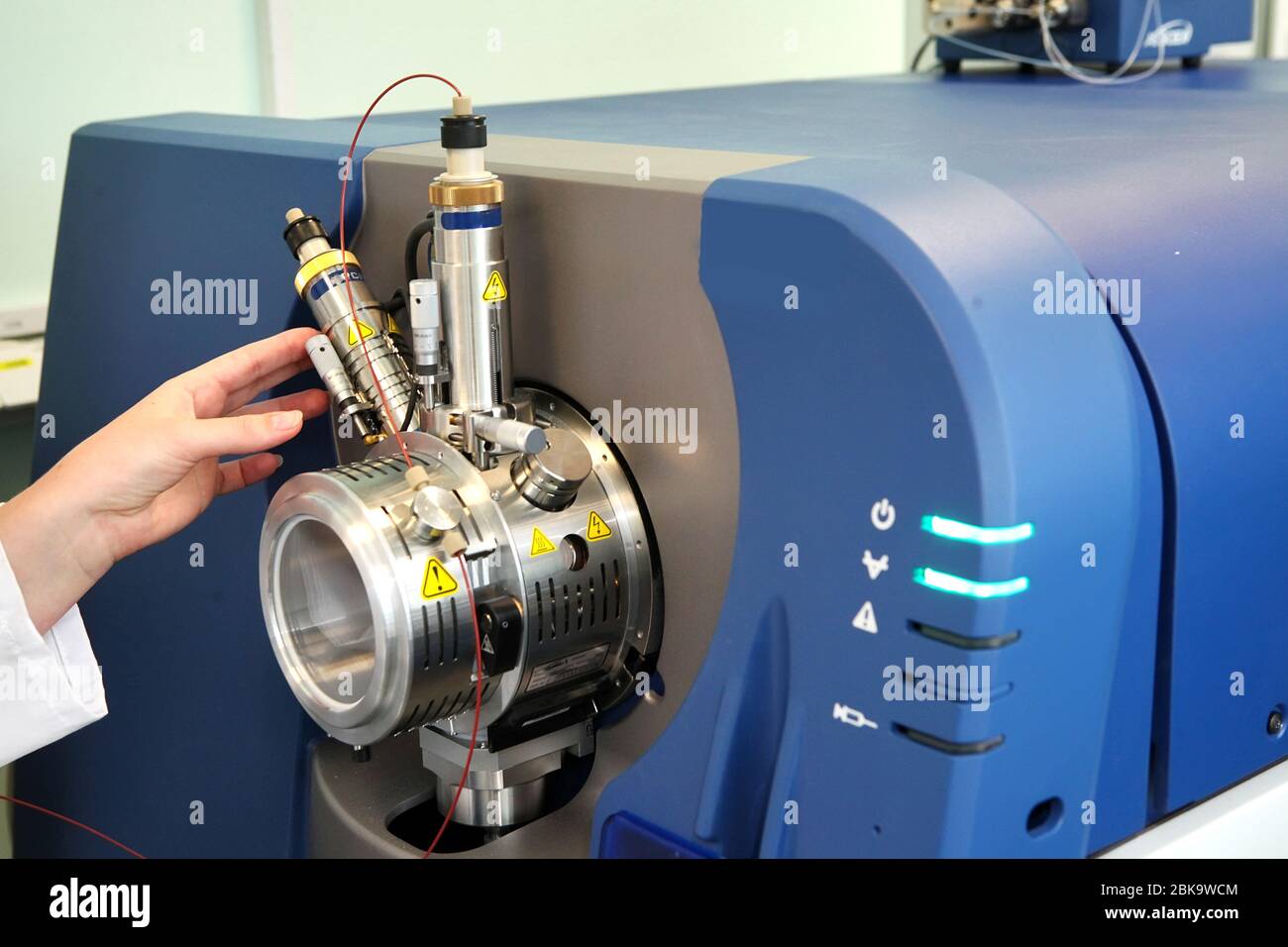 Accelerator mass spectrometer hi-res stock photography and images - Alamy